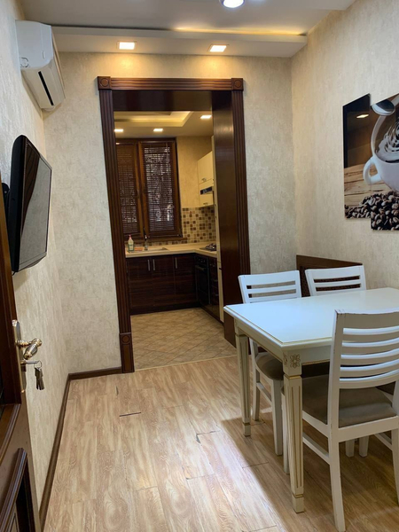Сдается 3х ком. квартира, ор-р: м.Ойбек, 1м2