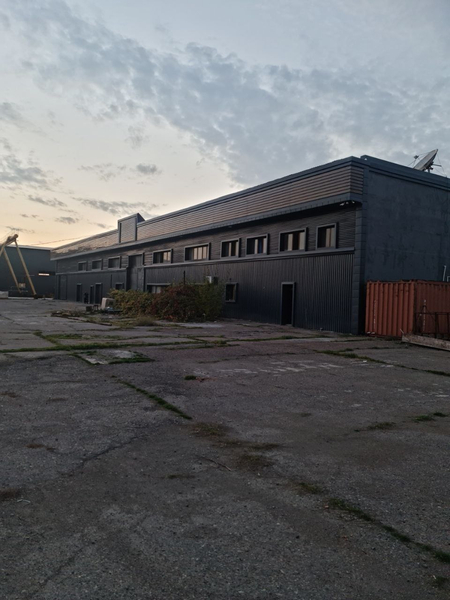 Продаётся завод для производства и своей дачей на чирчик платина