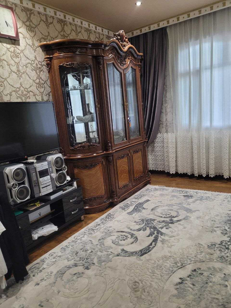 Продается 3х ком.квартира метро Ойбек