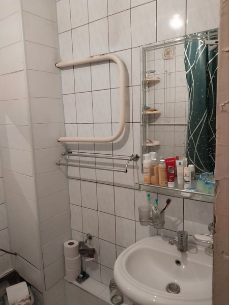 Срочно продаётся квартира Юнусобод3 2/4/4 50м2