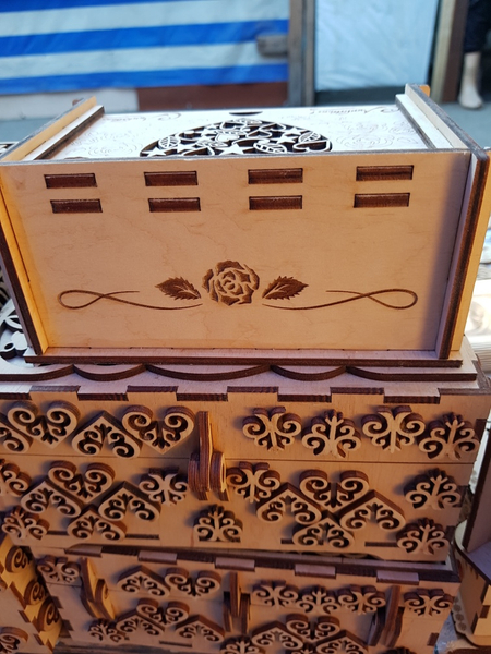 Шкатулка с огромными сердцем