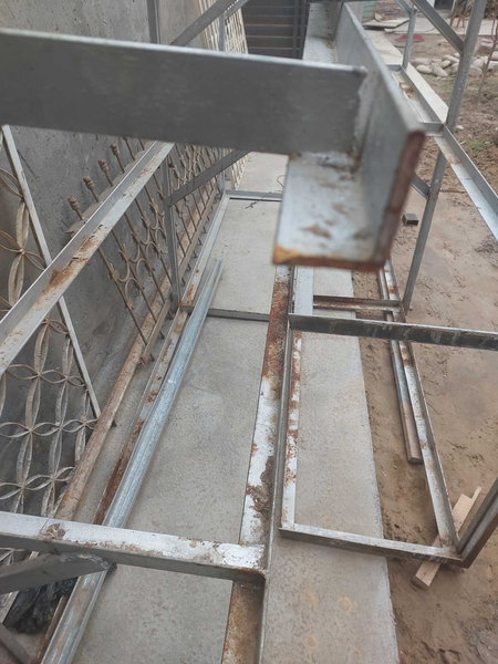 Продам угольник  российский