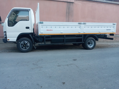 Aftobusni isuzu qikingan
