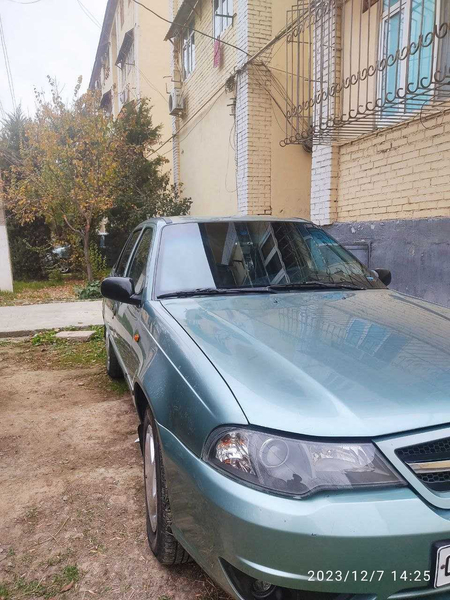 Avto mashina sotiladi