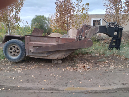 T150 traktori sotiladi