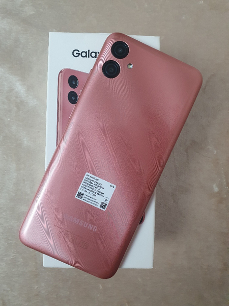 Srochna sotiladi  Samsung Galaxy A04e 3/32Gb  Orginal Karobka dakument