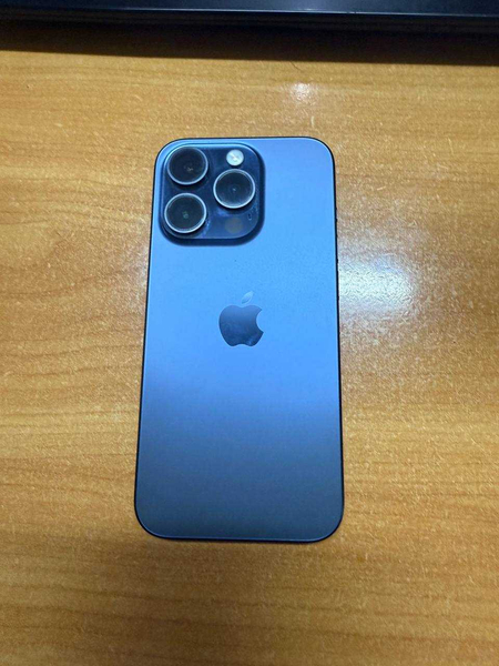Iphone 15 pro 256gb blue titanium, состояние олтичное