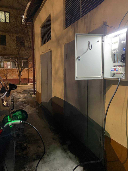 Установка зарядное. устройство .для электромобиль elektrmobil zaryadka