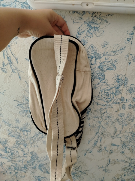 Продаётся сумка в виде кроссовка (обуви)