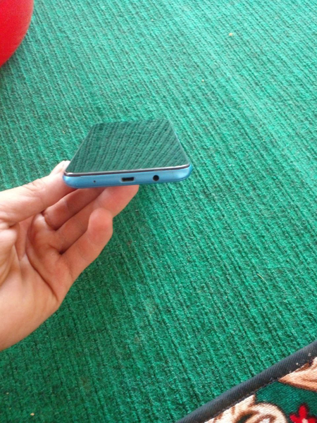 Tecno Spark 7  ideal holda