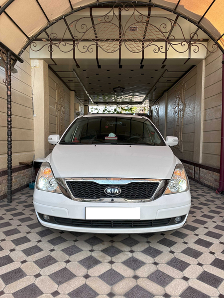Kia Carnival Limited 2006 года 8 местный