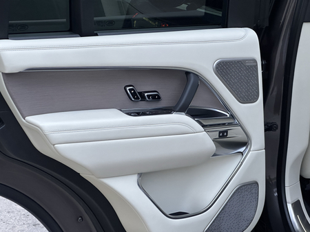 Range Rover Vogoe P400 First Edition