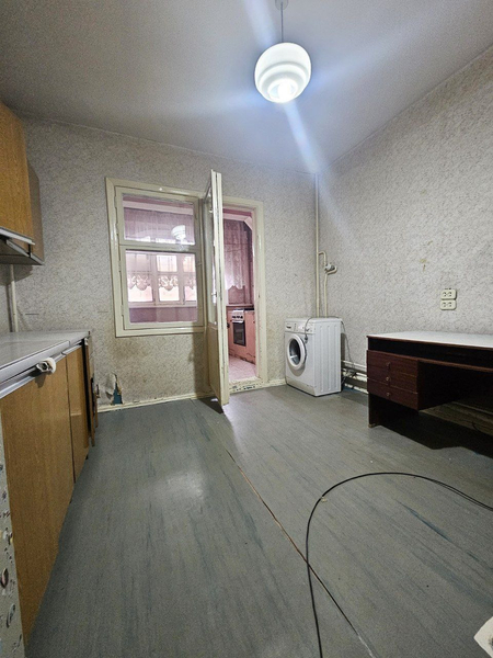 Продаётся сергели  8 кв 2 комнатная