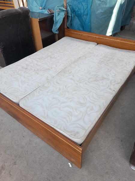 Kravat sotiladi razmer 2,00 1,60