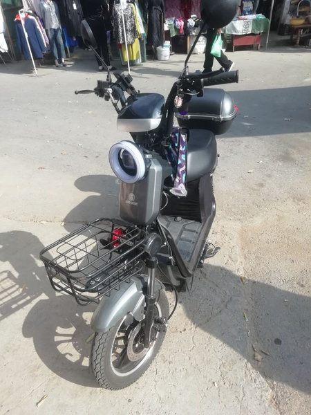 Elektroni skutr sotiladi