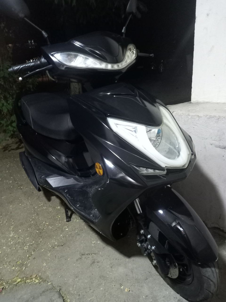 Skuter sotiladi  srochni,    Скутер продам срочно