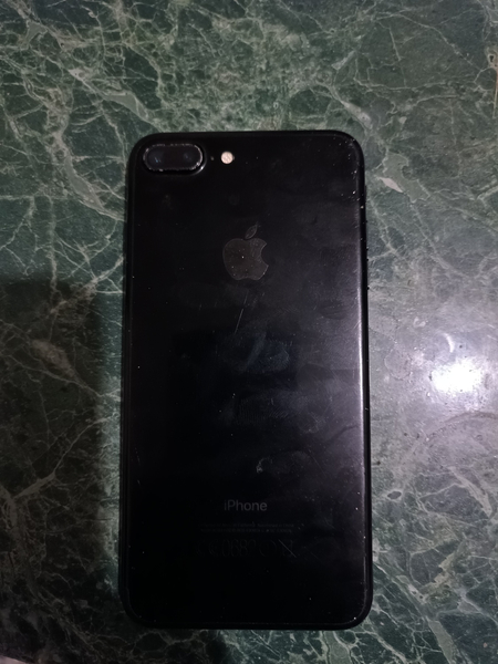 Iphone 7 plus 256 jet black holati yaxshi ishlab turibdi