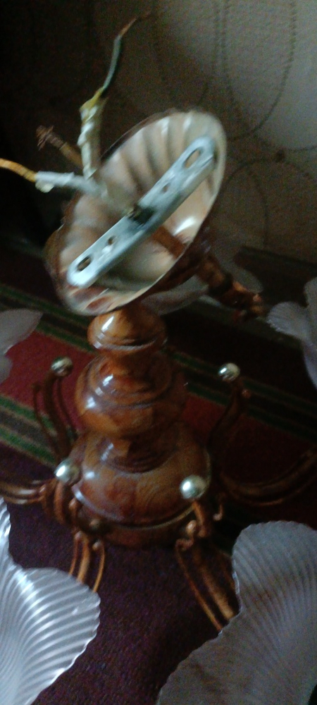 Продам люстру б/у