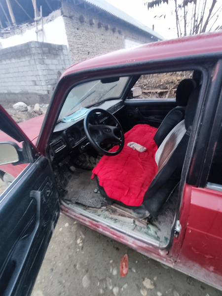 Vaz 2105 sotiladi arzon