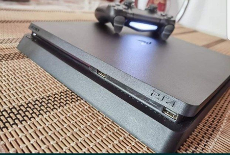 Продаю PS4 в отличном состоянии!