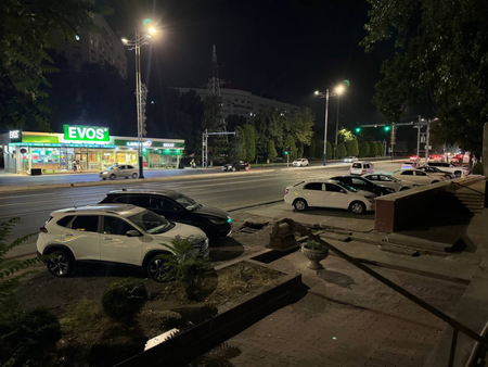 Продается 1 линия Максим Горький Ориентир Капитал Банк и Кафе Быстро