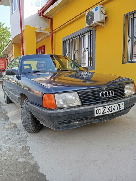 Ауди 100 с3.       .