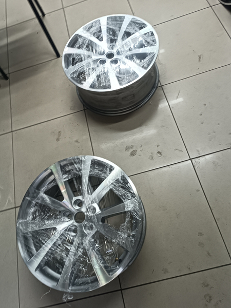 Malibu 1 R 20 diska 5/120 xolati ideal svarka joylari umuman yoq ideal