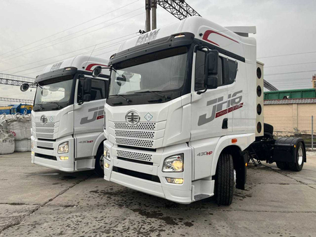 Седельный тягач FAW 4х2 CNG Метан подушка Газ