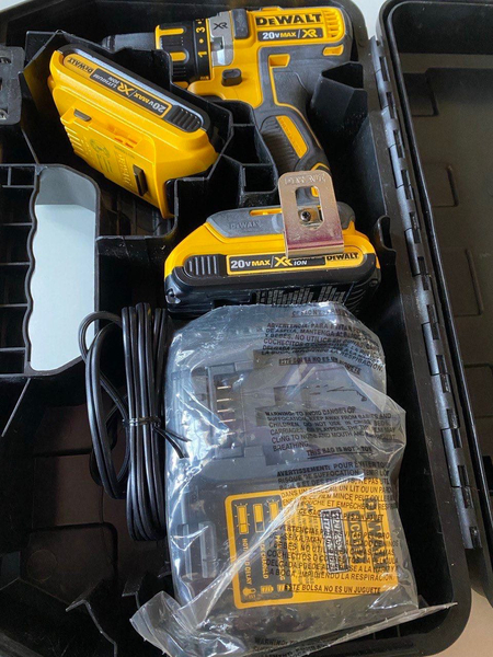 Продам дрель шуруповёрт DEWALT производитель США новый за 4.9млн.сумов