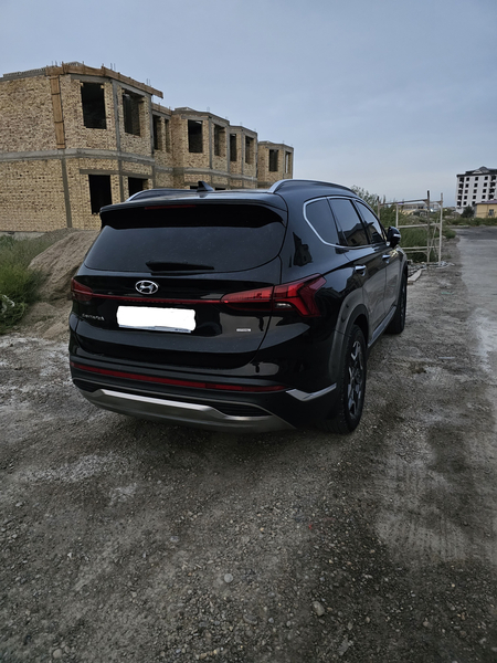 Продаётся HYUNDAI SANTA FE 2022 года. Авто в идеальном состояния.