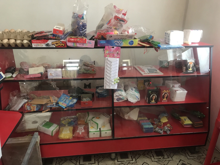 Продается холодильники, морозильник и полки для магазина.