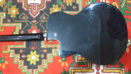 Okustik gitara sotiladi
