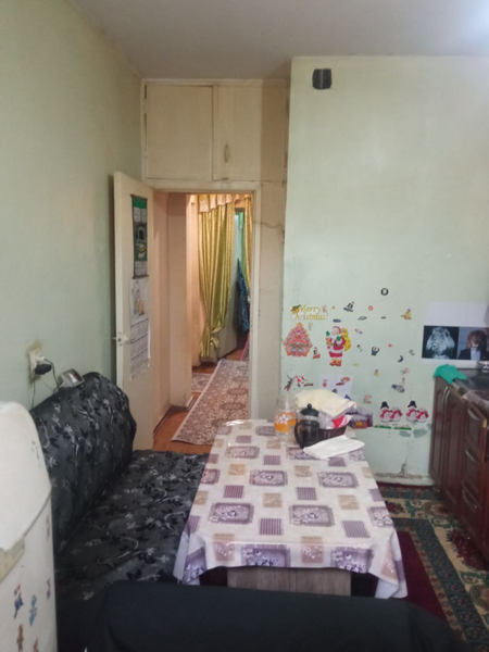 Продаётся 2 комнатная 2 этаж на Ц6 отдельный вход
