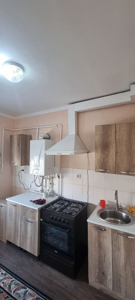 Метро. Продам 2 ком квартиру на 3 этаже. Сергели-5а