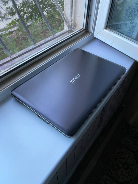 Asus x540s noutbuki zôr sastayaniyada