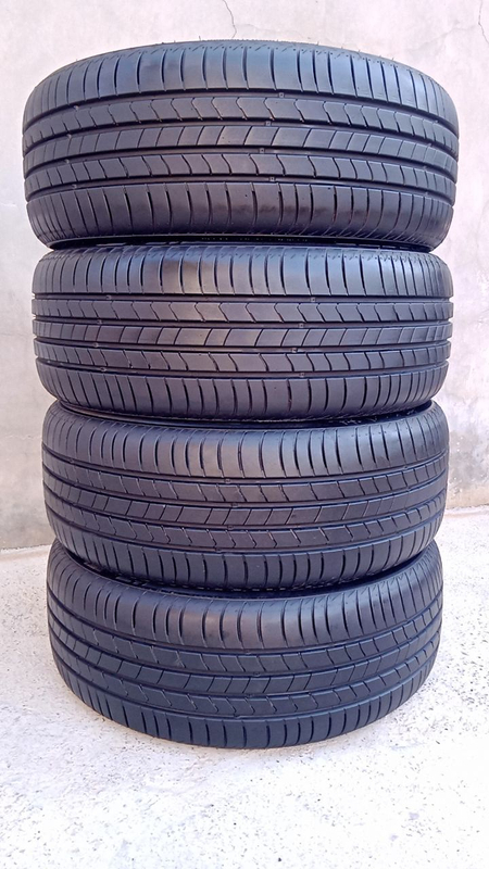 215 55 R17 Shina Kumho Ecsta