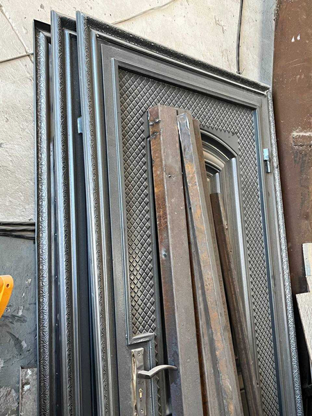 Темир эшиклар сотилади