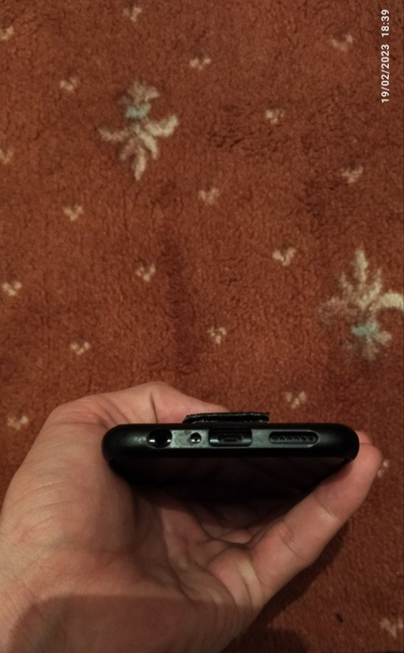 Samsung A10s karobkasi bor xolati tiniq