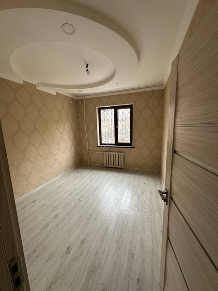 Продаётся на Карасу-2 4ком