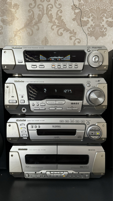Technics muzikalniy sentr