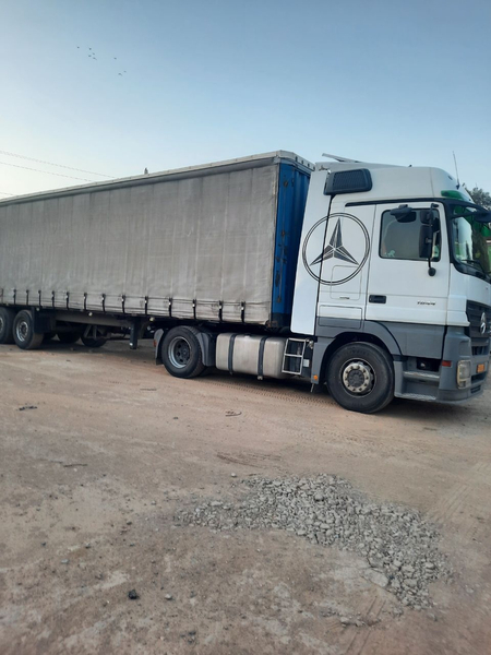 Mercedes Actros + SCHMITZ прицеп cотилади
