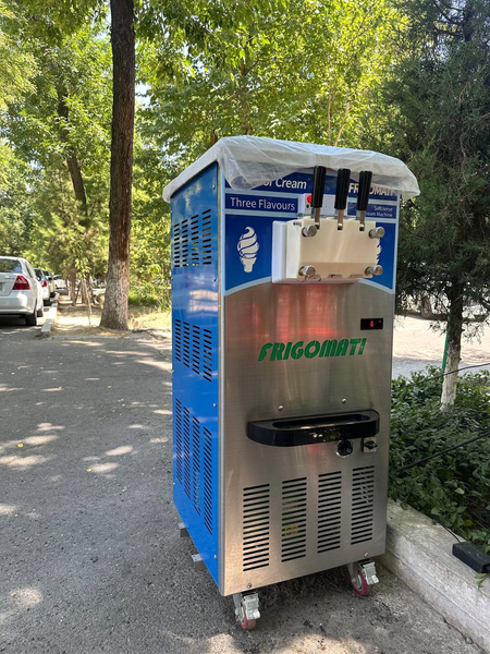 Frezer morojni aparat