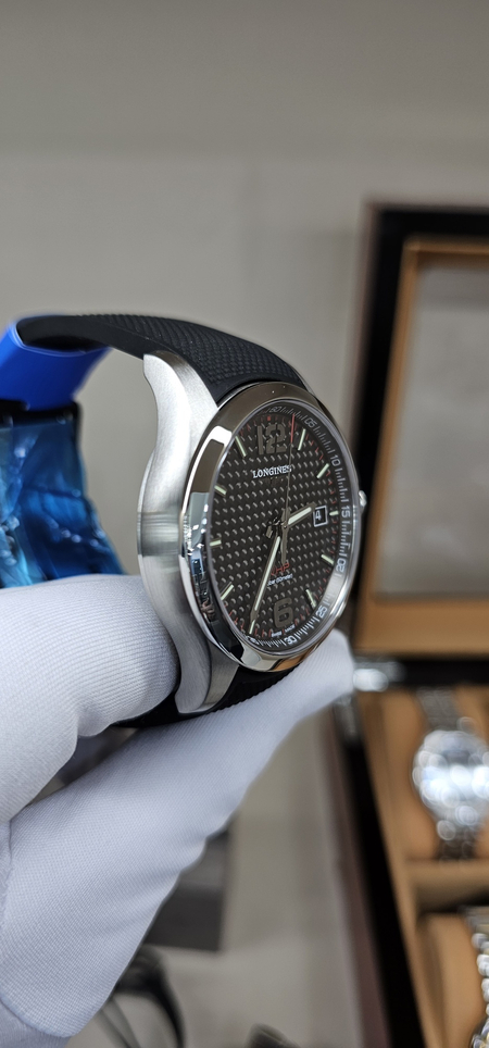 Longines V.H.P карбоновый циферблат