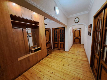 В аренду 2х комнатная с мебелью и техникой