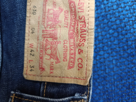 Продам мужские джинсы levis и ветровку,недорого