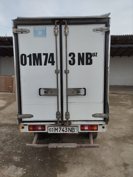 Dong Feng yük avtomobili yaxshi xolatda