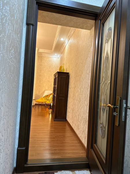 Продается квартира 4в3/3/4. Метро Ойбек. Первая линия