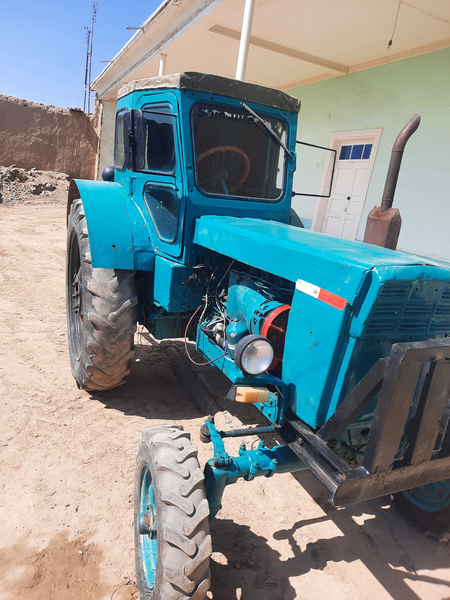 T 40 traktor sotiladi