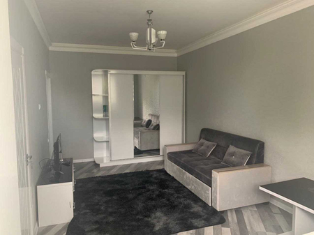 Срочно продам 1 ком квартиру рядом с метро Максим Горького.Центр