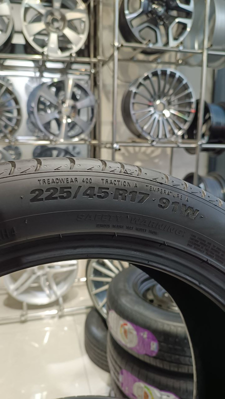 Balon shina Kumho ecsta hs 51 
225/45/18